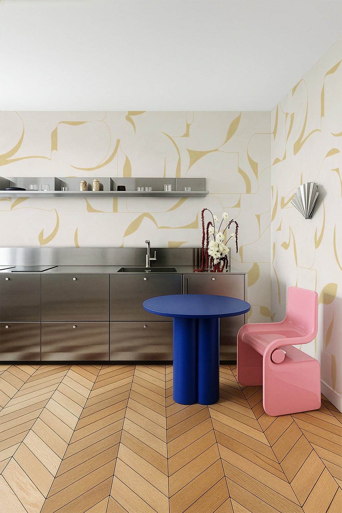Wobbly Shapes – Yellow | Artistic Yellow Wall Mural – belarteSTUDIO